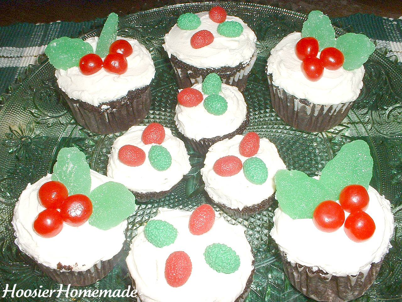 Cupcake Tuesday ~ Christmas Cupcakes - Hoosier Homemade
