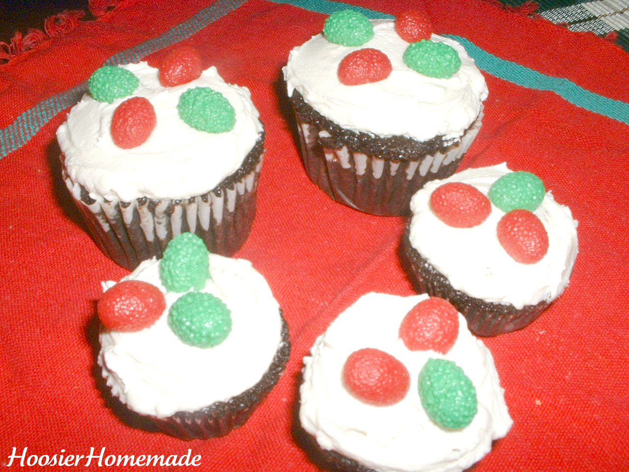 Cupcake Tuesday ~ Christmas Cupcakes - Hoosier Homemade